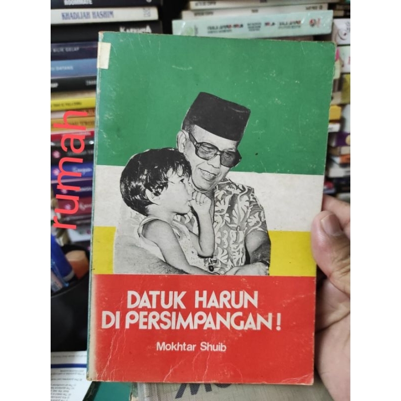 DATUK HARUN DI PERSIMPANGAN Oleh Mokhtar Shuib Kaver belakang, ada ...