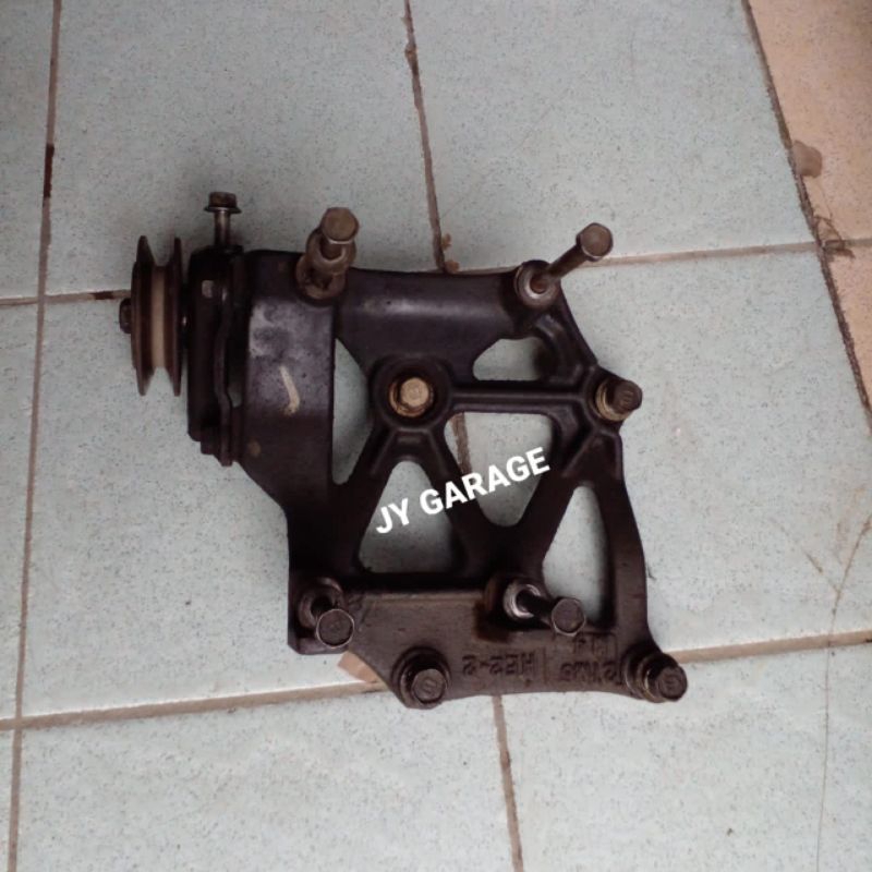BRACKET TAPAK COMPRESSOR AIRCOND DENSO 15A PROTON WIRA 1..3/1.5 ...