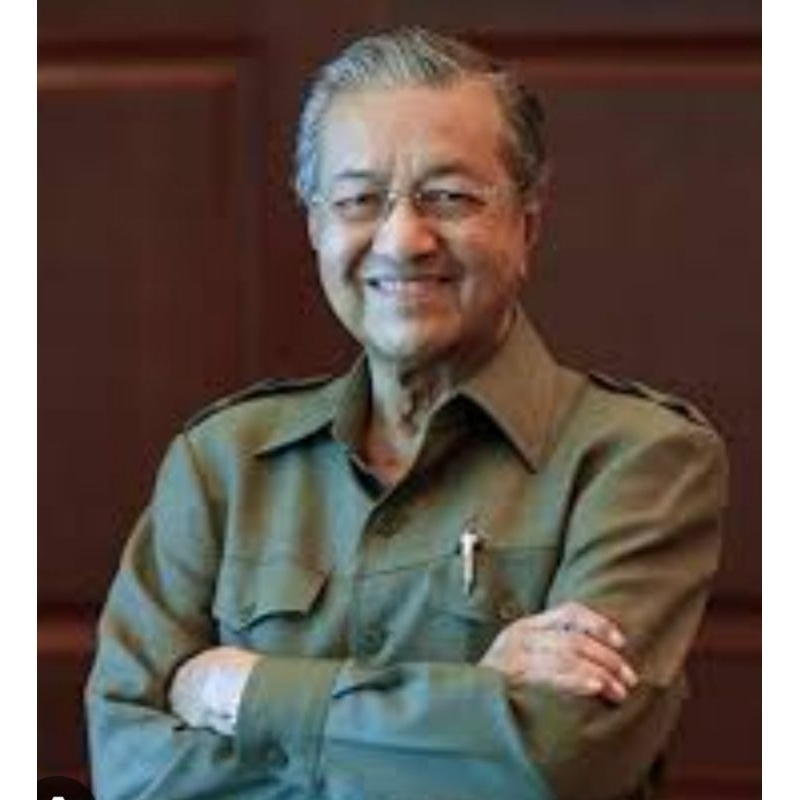 pelbagai buku mengenai Tun M atau Tun M sebagai kaver depan buku ...