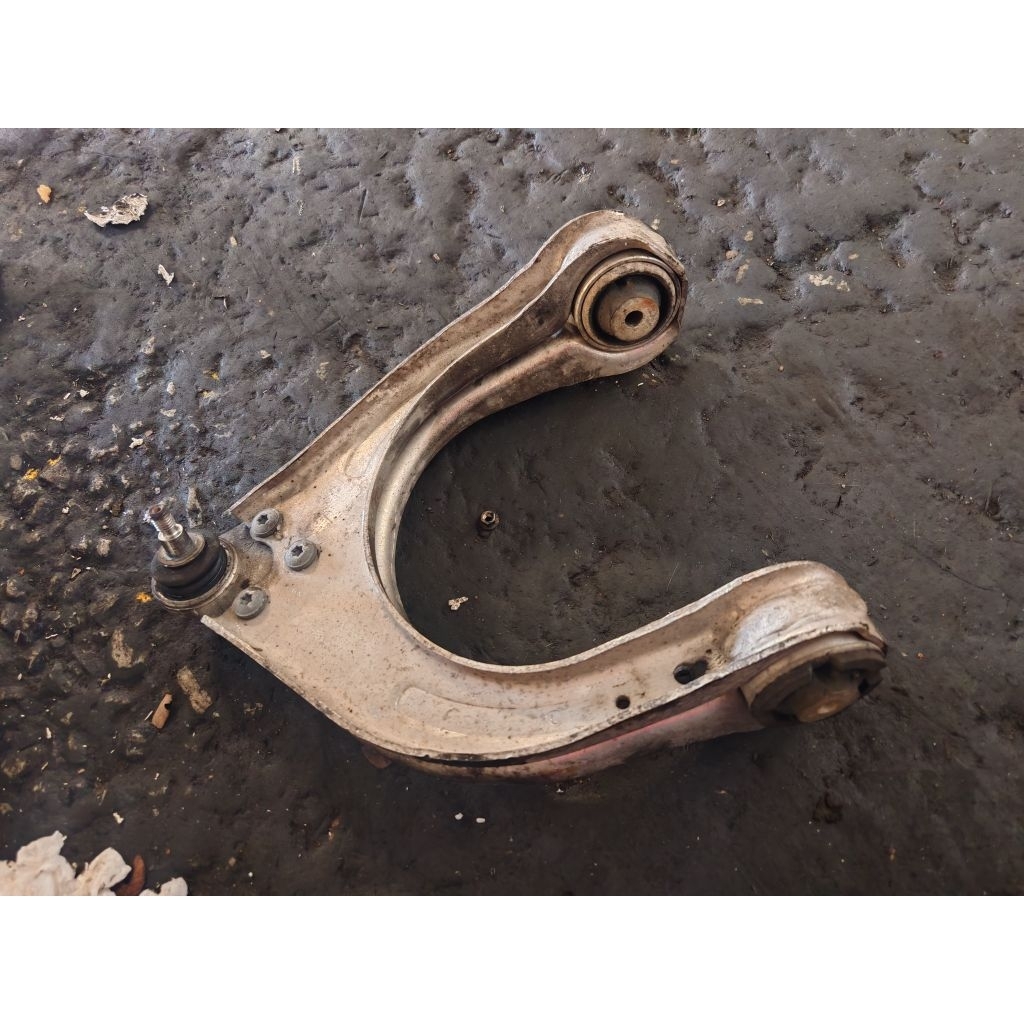 Mercedes benz w211 upper arm used ori | Shopee Malaysia