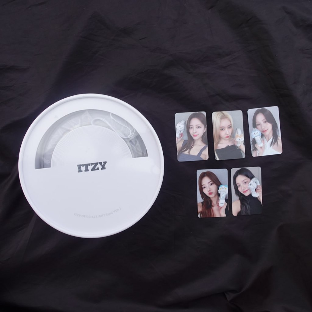 ITZY OFFICIAL LIGHT RING (LIGHT STICK) VER 2 (READY STOCK: SEALED ...