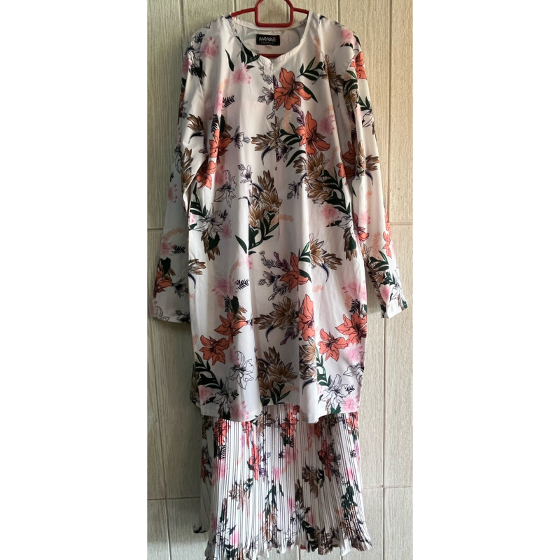 BAJU KURUNG BUNGA KAIN PLEATED SAIZ L | Shopee Malaysia