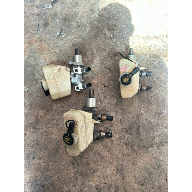 Bmw E46 brake master pump with switch (orignal used)1pc price | Shopee ...
