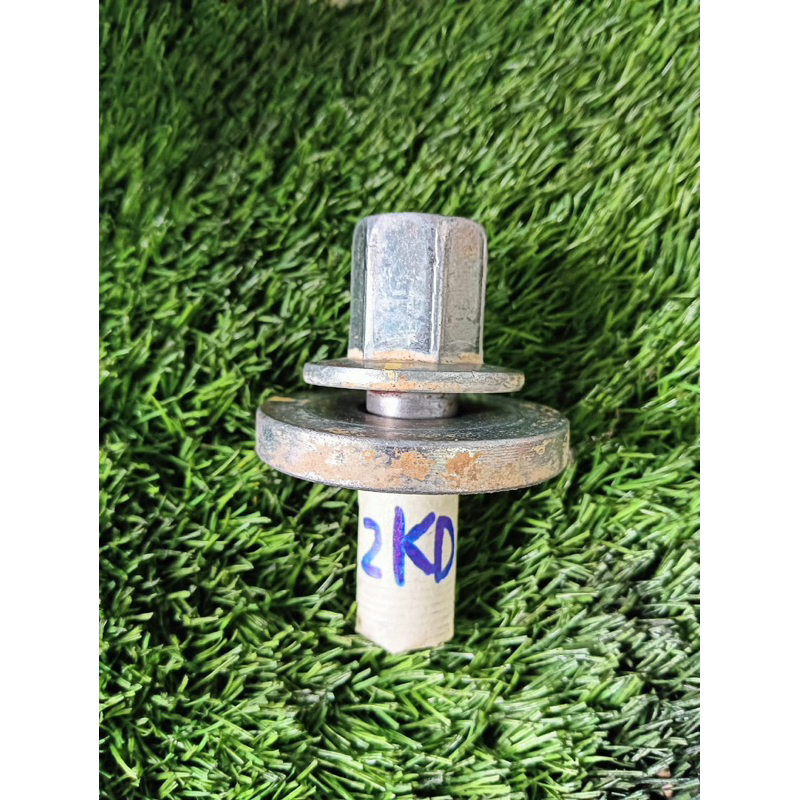 Toyota hilux kun25 2kd crank shaff pully screw Conditon Halfcut ...