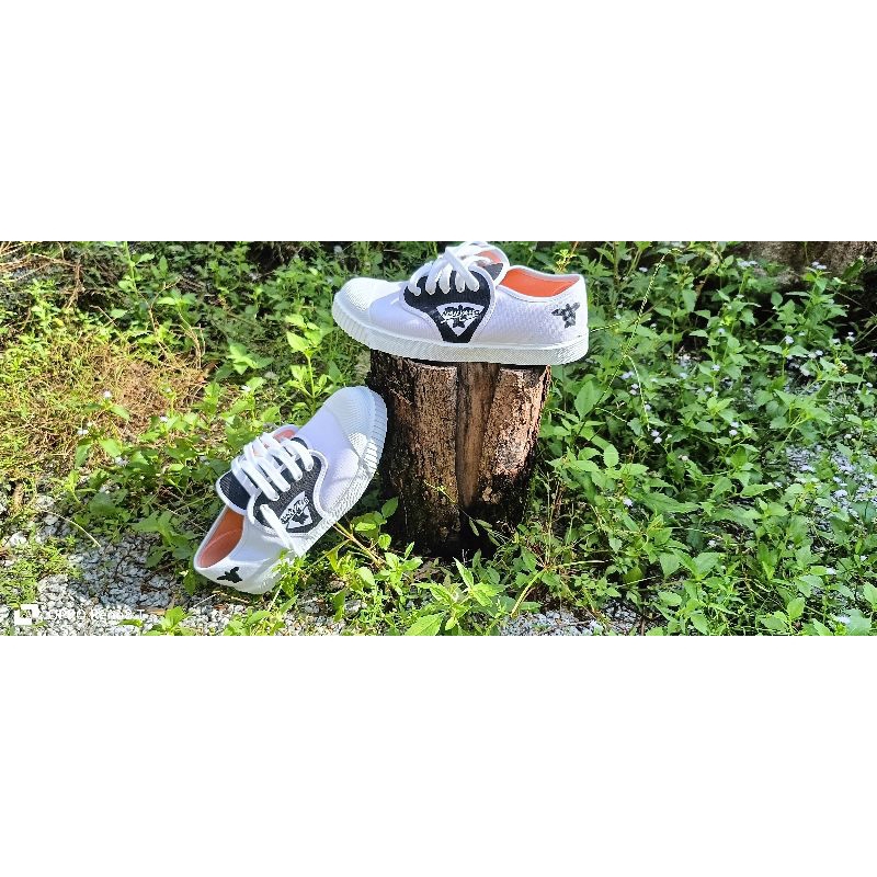 Kasut Sepaktakraw Nanyang Terengganu Turtles Hitam Putih | Shopee Malaysia