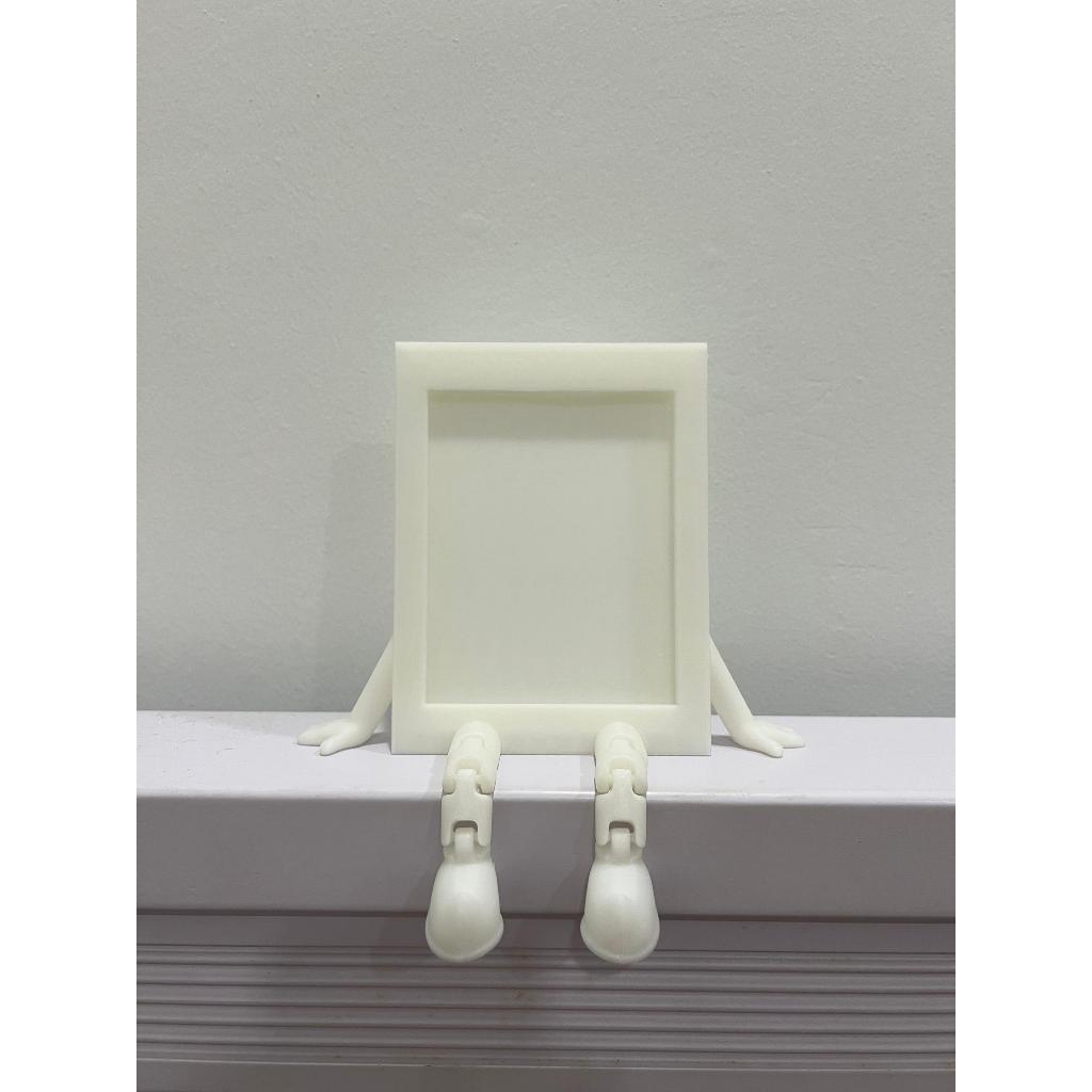 3D Print - Cute Instax Mini Film Frame with Hand and Articulated Leg ...