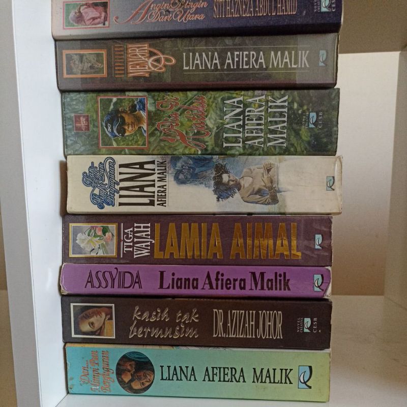 Random Novel Preloved Kondisi Baik | Shopee Malaysia