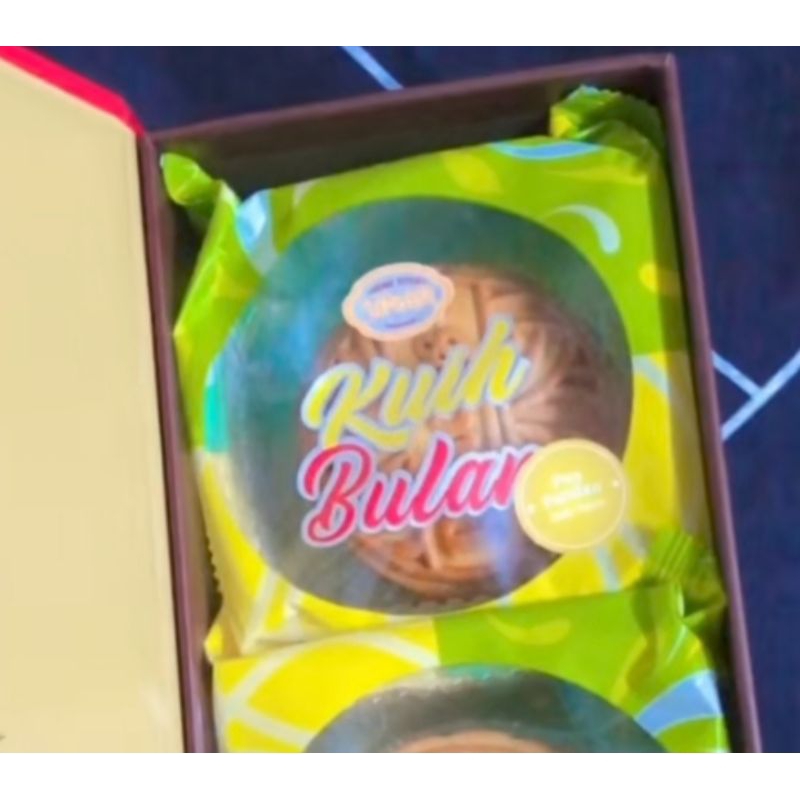 Halal Pandan Kuih Bulan Pandan Flavour moon cake 110gm dapat Baru Dan ...