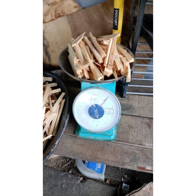 Kayu api 1 kg, kayu camping bbq, kayu arang | Shopee Malaysia