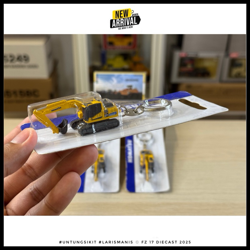 | READY STOCK | Universal Hobbies & Diecast Masters Excavator Keychain ...