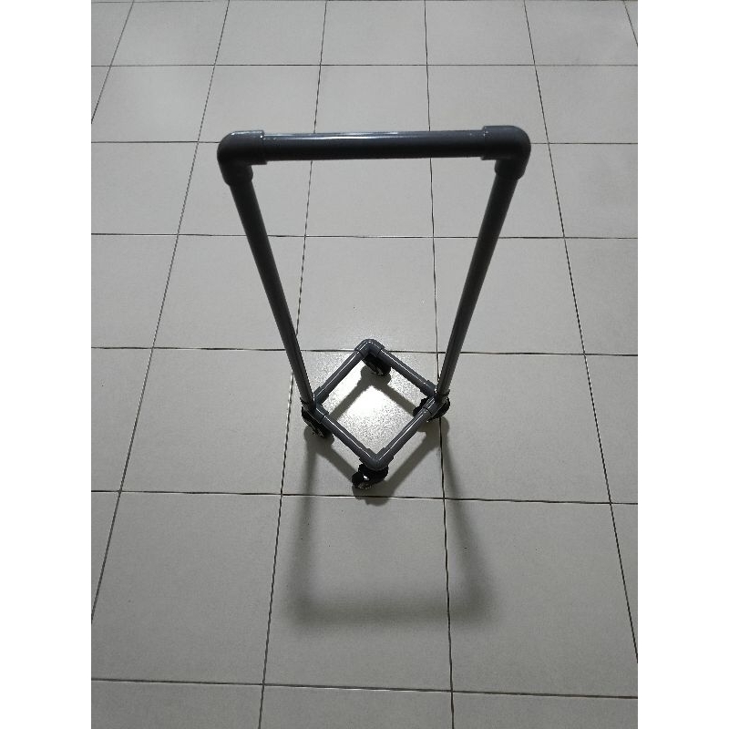 Tempat Letak Hanger PVC Beroda/Portable Hanger Rack With Wheel ...