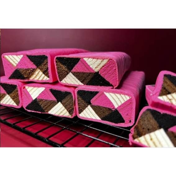 KEK LAPIS SWISS ROLL STRAWBERRY MILKY | Shopee Malaysia