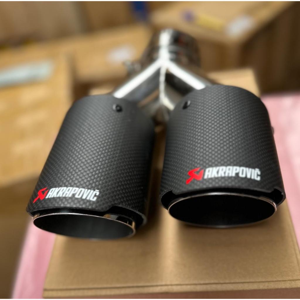 Akrapovic Carbon Fibre 2.5" in 3.5" out Double black twin Tip Akra ...