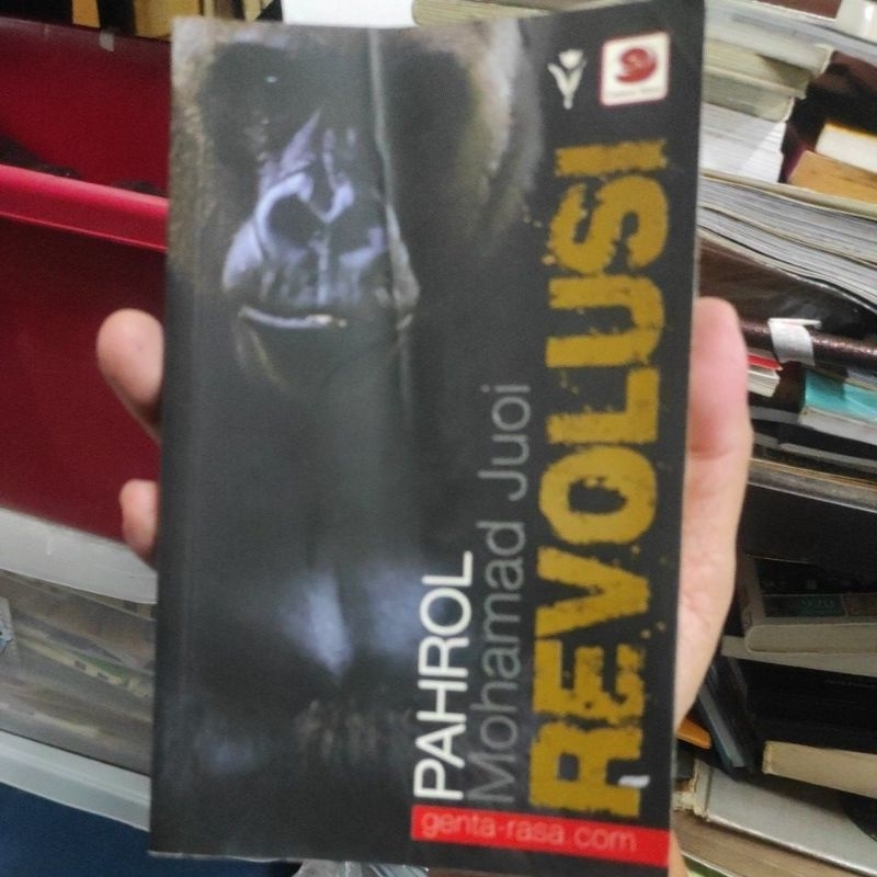 REVOLUSI. PAHROL MOHAMAD JUOI @ rak novel Melayu | Shopee Malaysia