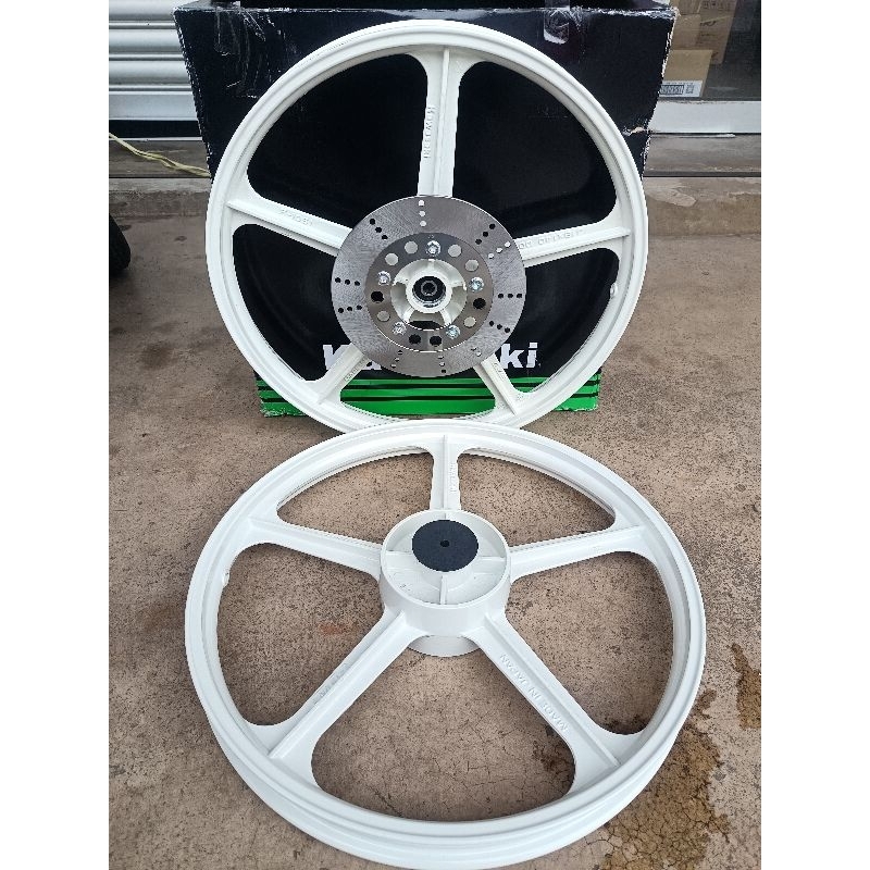 KAWASAKI AR80 EX5 DREAM CUSTOM HUB 140X18 SPORT RIM WHITE CUSTOM HUB ...