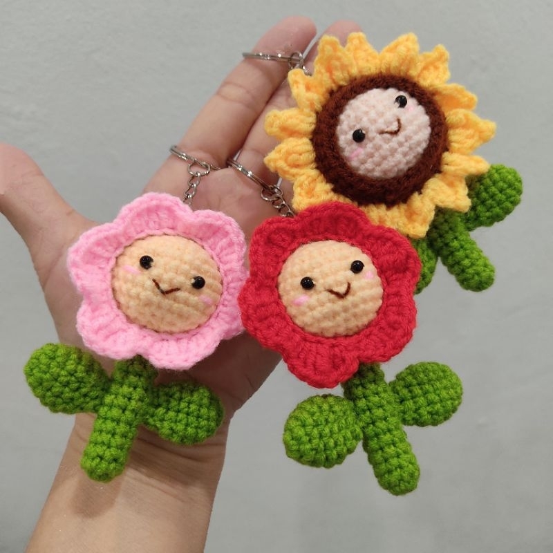 Crochet Smiling Face Flower Keychain *Ready-Stock* 钩织笑脸花钥匙扣 | Shopee ...