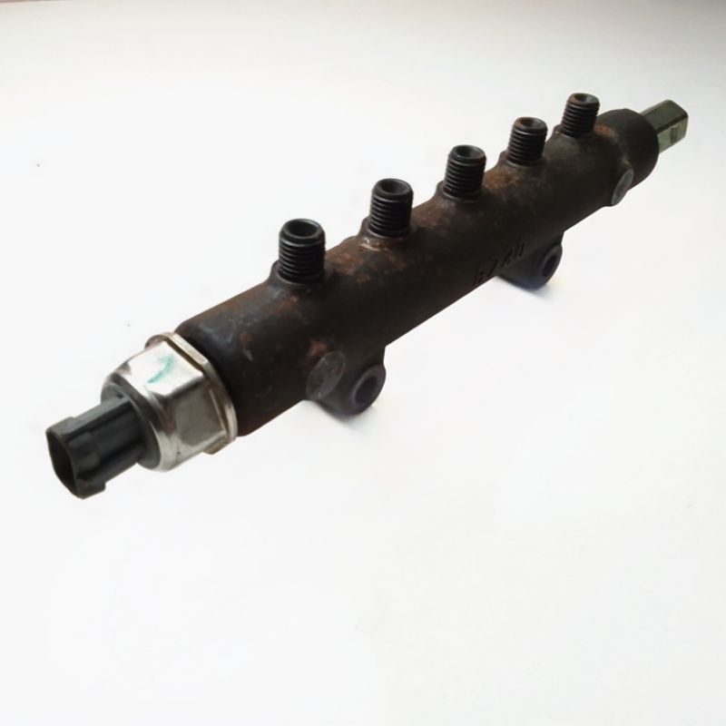 Mitsubishi Triton 2.4 4N15 Fuel Common Rail with pressure regulator ...