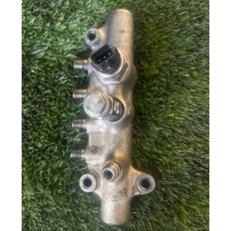 Isuzu D-MAX 2.5 4JK1 3.0 4JJ1 Fuel Common Rail with pressure regulator ...