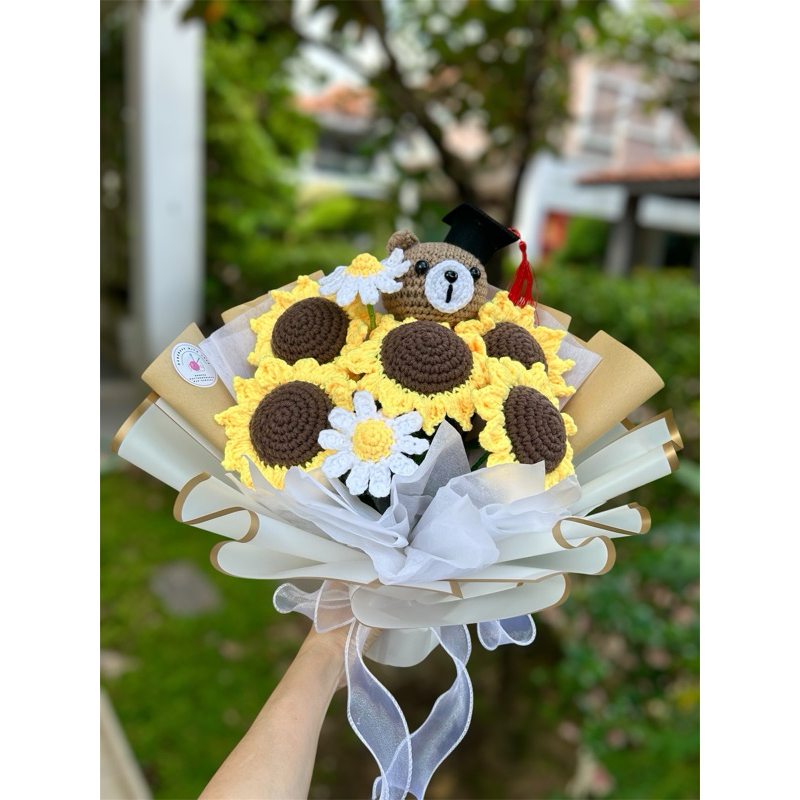 READY STOCK Crochet Graduation Flowers Bouquet/Handmade Flowers ...