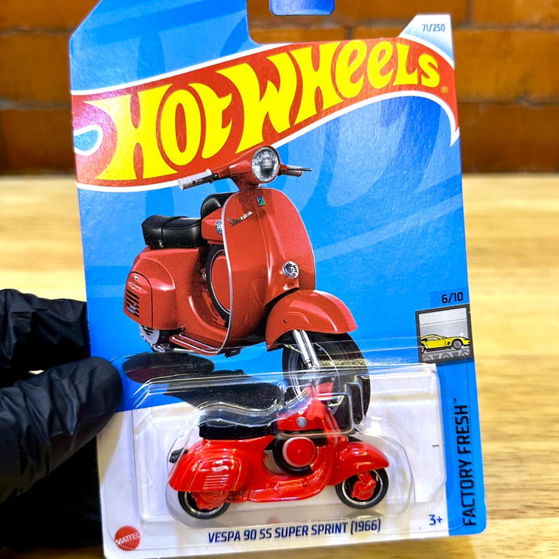 [Hot Wheels Mainline Vespa] Vespa 90 SS Super Sprint 1966 | Shopee Malaysia