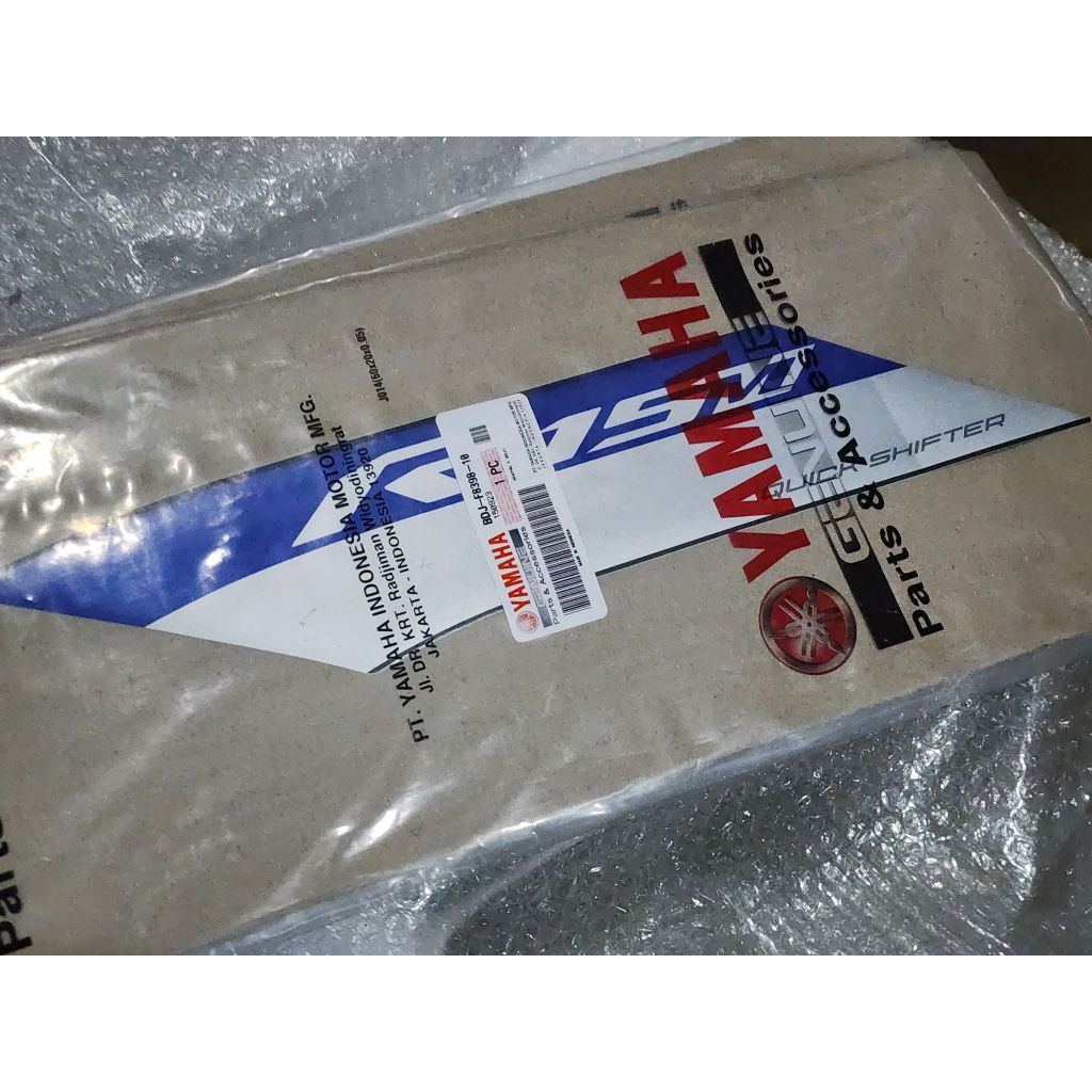 YZF R15M LEG SHIELD STICKER BDJ-F8399-10 / ORIGINAL HONG LEONG YAMAHA ...