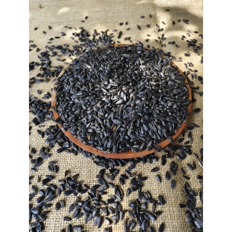 1kg.Kuaci Hitam saiz kecil atau black sunflower seed | Shopee Malaysia