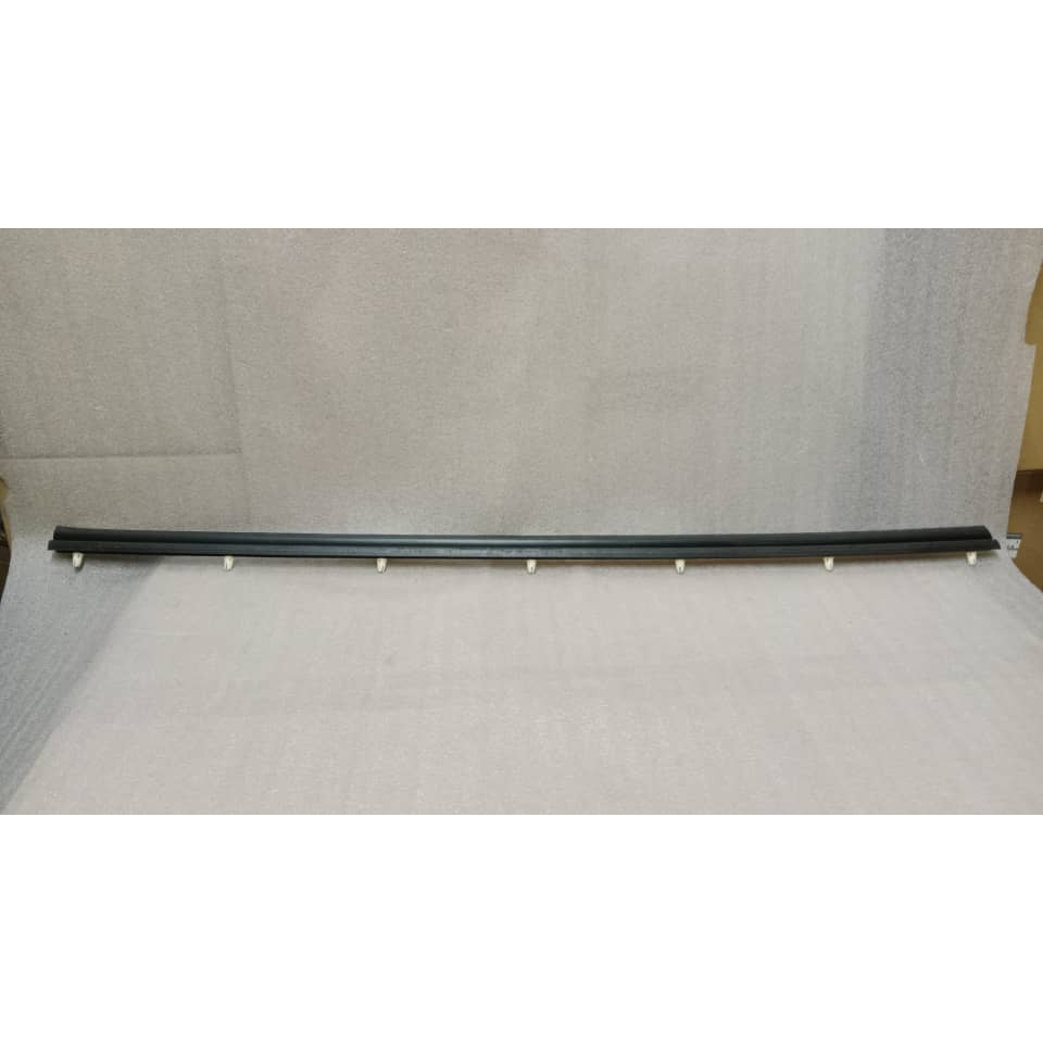 MERCEDES-BENZ W202 FRONT DOOR SILL PLATE TRIM STRIP BTM RUBBER MOULDING ...