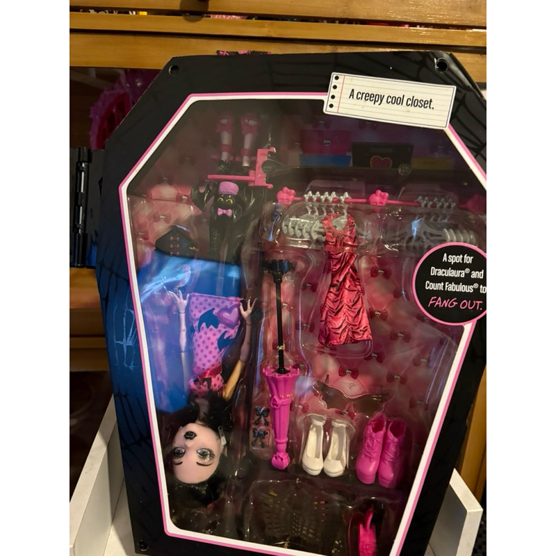 Monster High G1 Draculocker and Draculaura Preloved Doll Playset ...