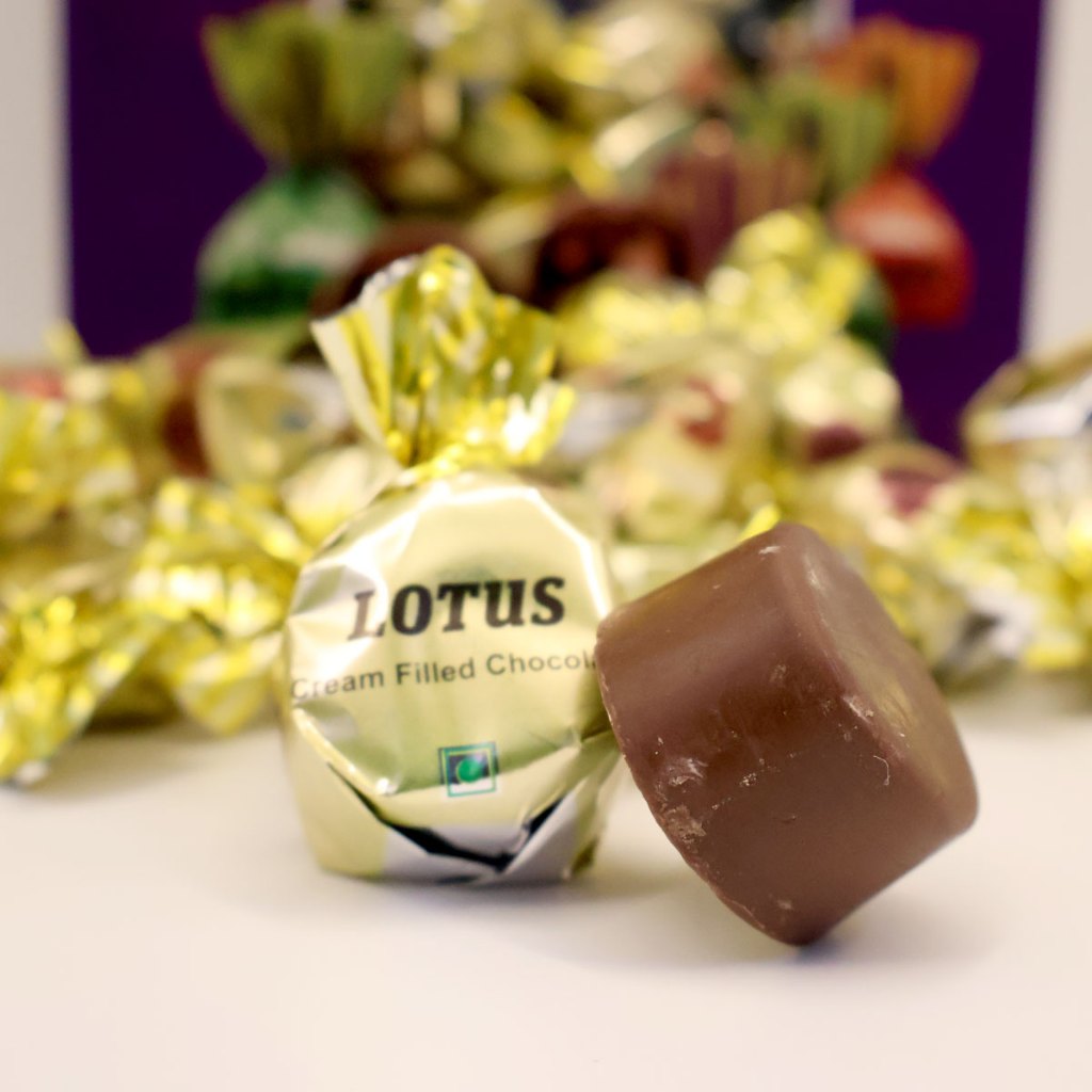 MAX TRUFFLES CHOCOLATE WITH A SMOOTH MELTING LOTUS FILLING PREMIUM ...