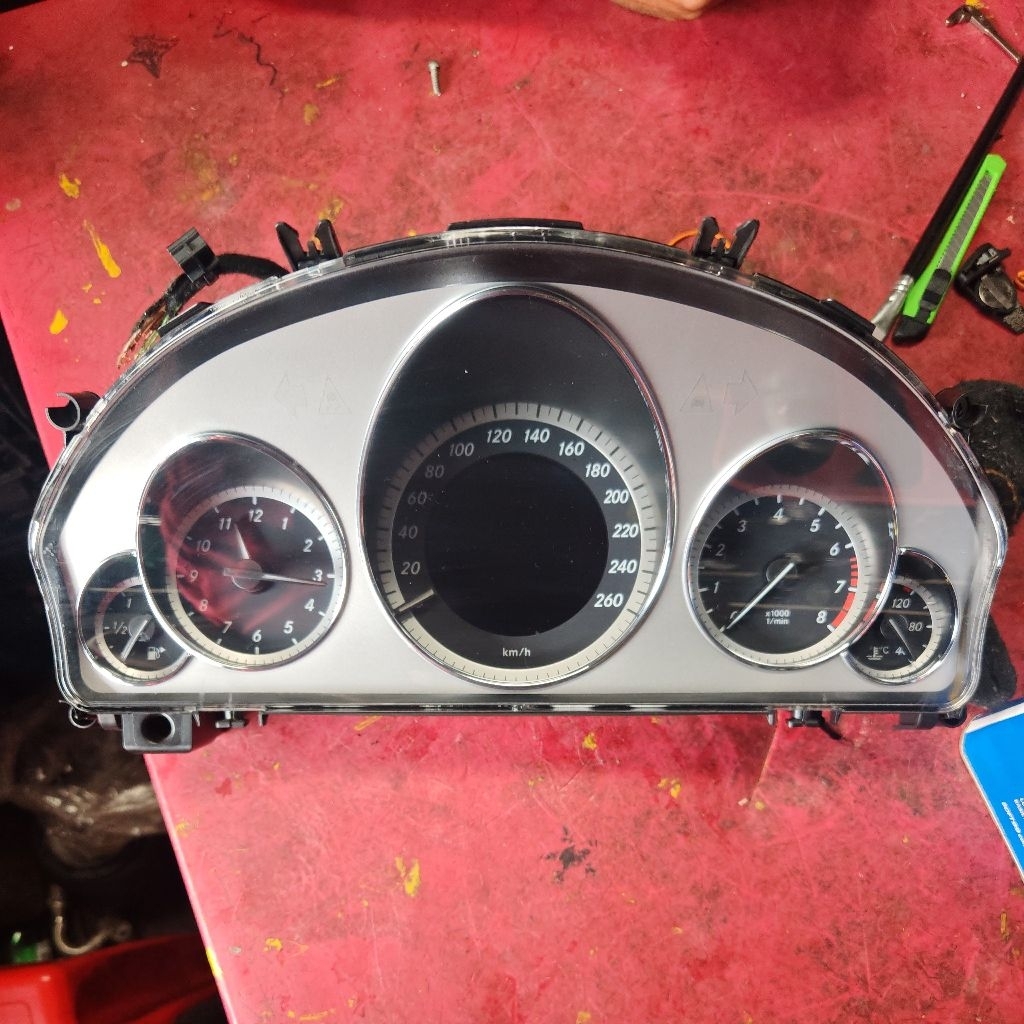 Mercedes benz w212 meter used ori | Shopee Malaysia