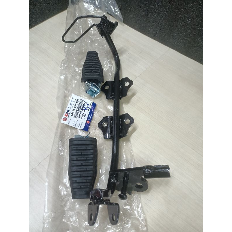 SYM VF3i FRONT STEP BAR ASSY // DEPAN PIJAK BESI FOOTREST FOOT REST VF3 ...