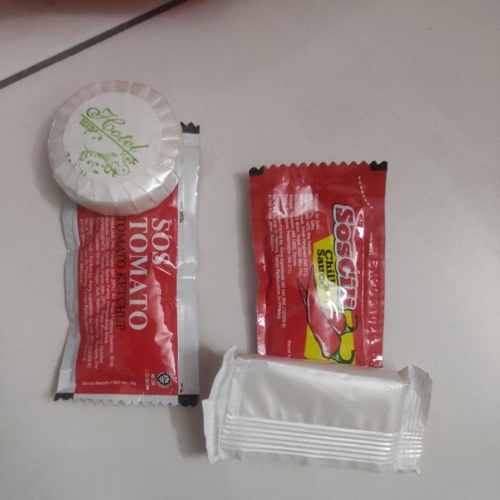 1 kg of chili sauce, ketchup, soyu, wasabi and convenient soap from ...