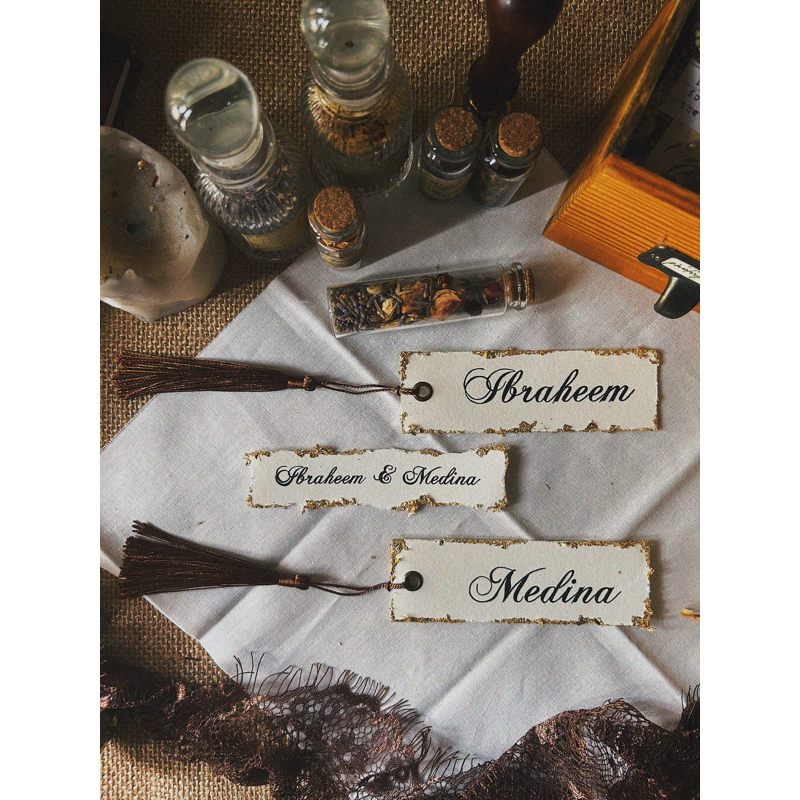 (1 NAME) VINTAGE NAME TAGS WITH GOLD FLAKES FOR WEDDING KEEPSAKES/PLACE ...