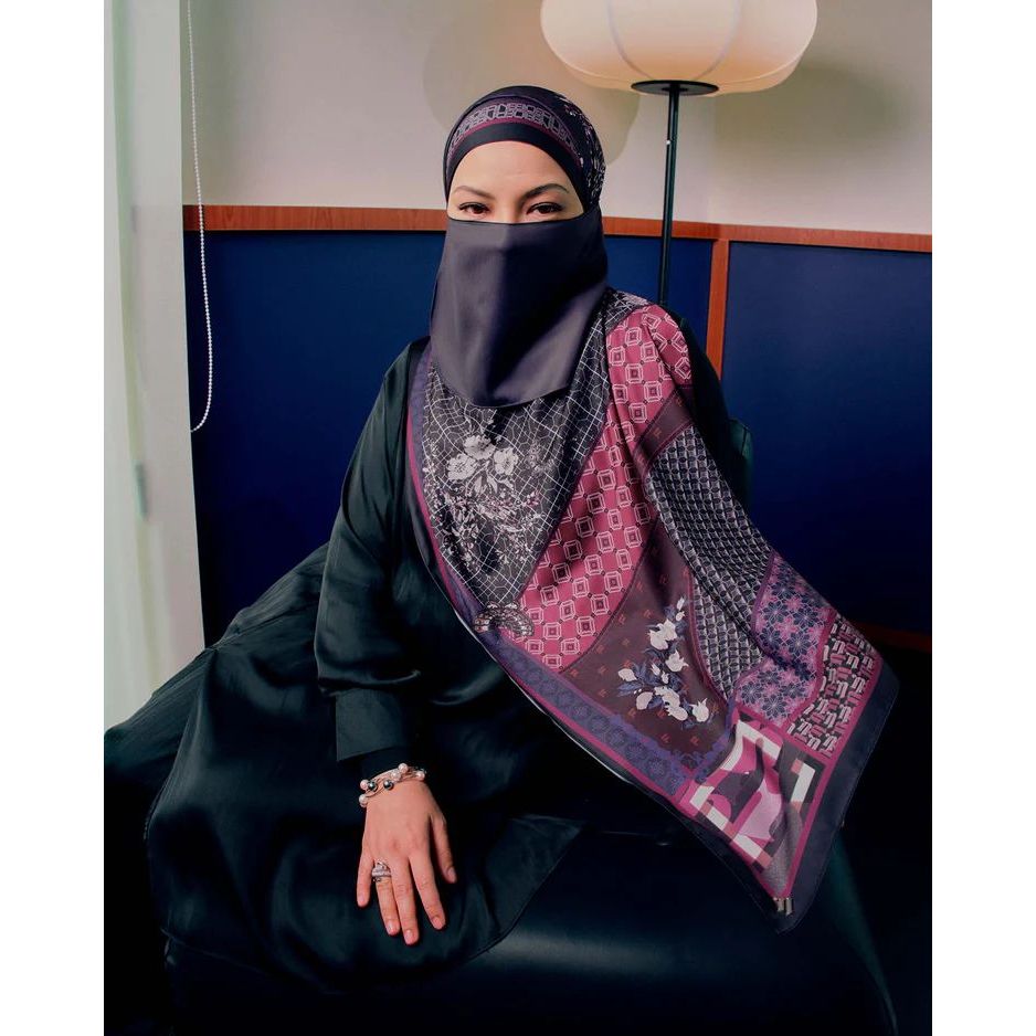 MEMORI KITA SATIN MATTE NAELOFAR SQUARE AND SHAWL | Shopee Malaysia