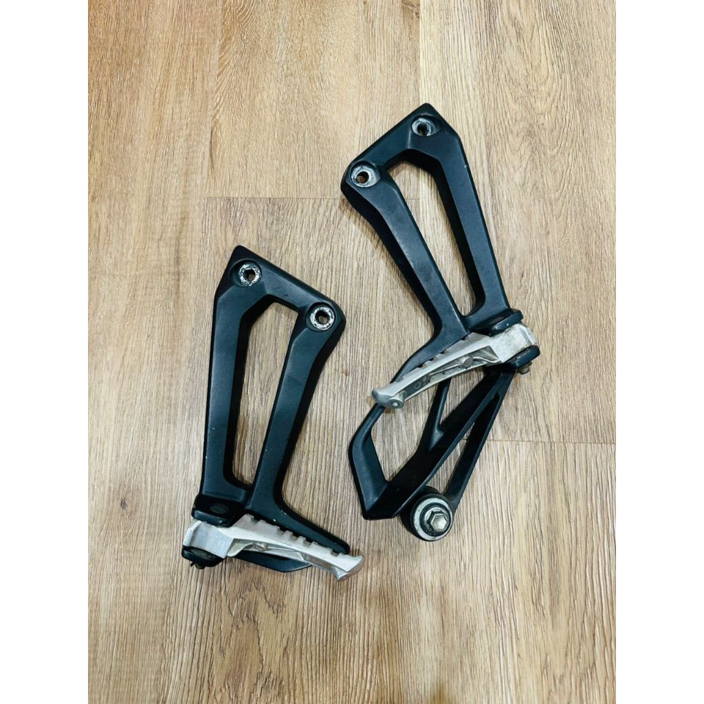 YAMAHA Y15 REAR FOOTREST BRACKET SET | Shopee Malaysia