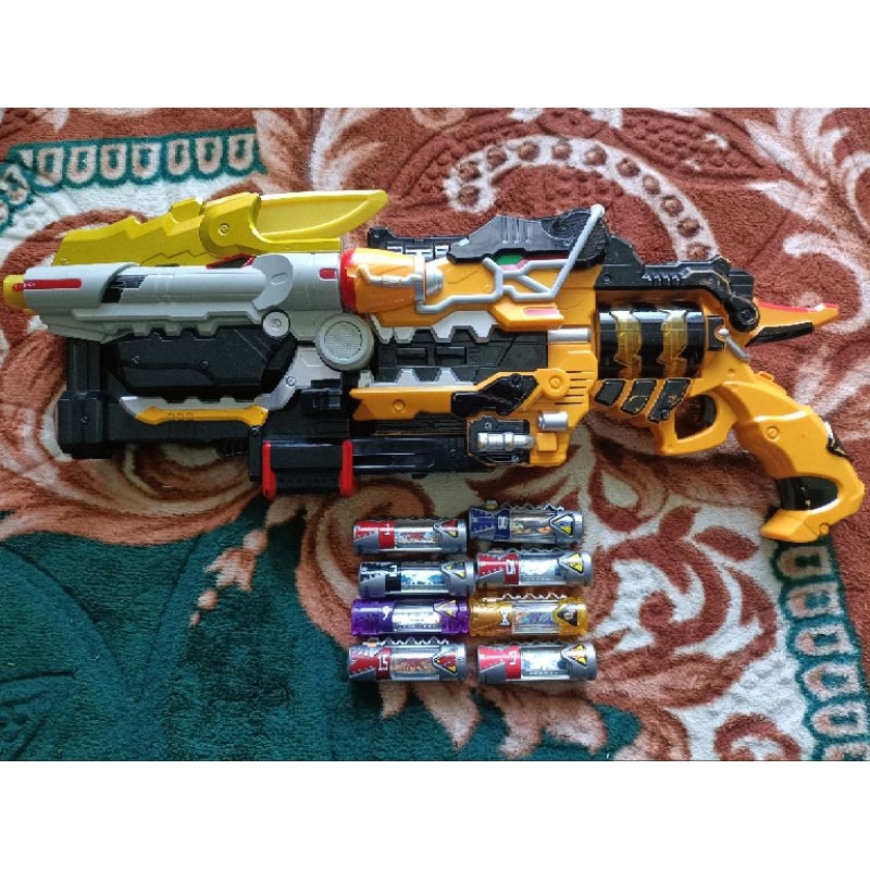 Bandai Dx Super Sentai Kyoryuger Gaburevolver and Gaburicalibur ...