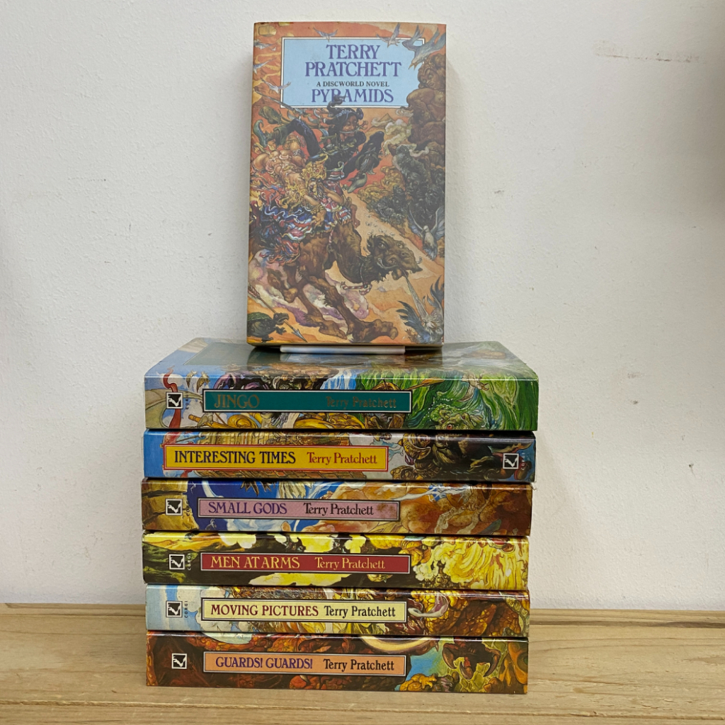 Terry Pratchett's Discworld Series (Preloved) | Shopee Malaysia