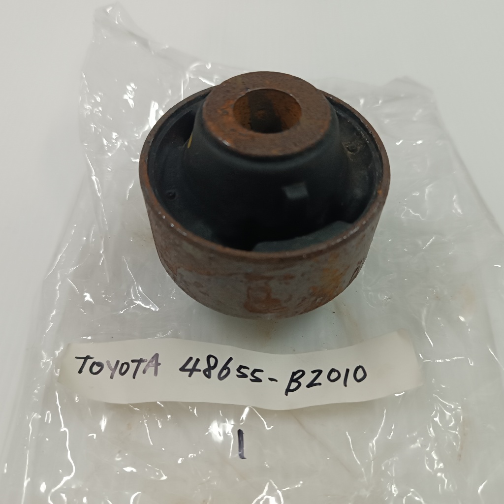 (1pcs 48655-BZ010/48654-BZ010) Front Lower Arm Bush for Toyota Avanza 1 ...