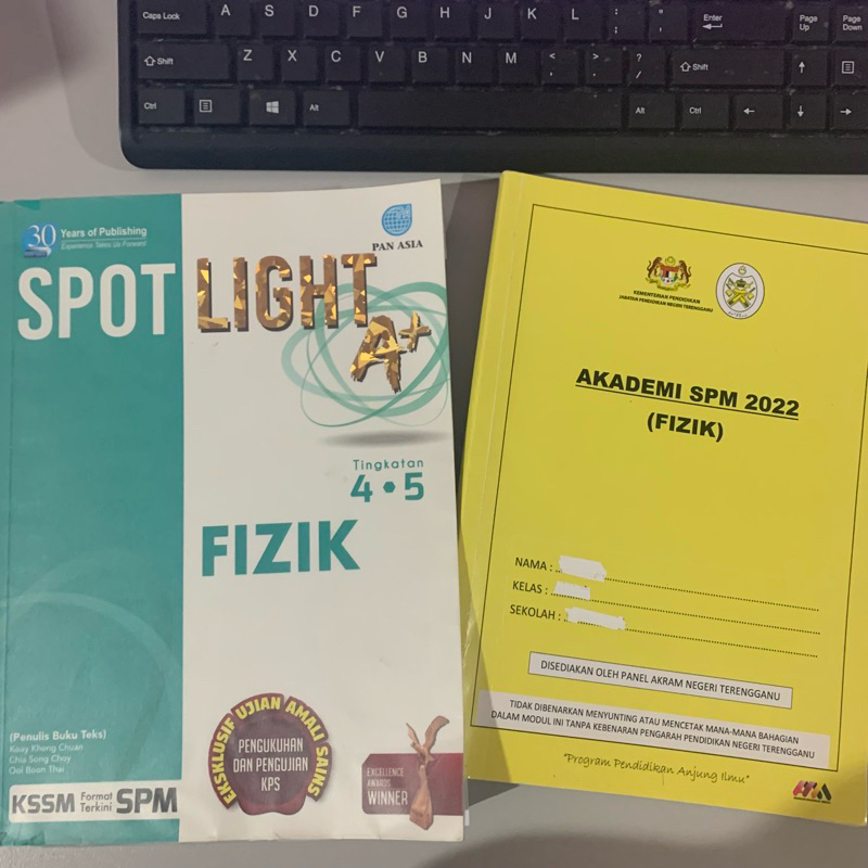 [ Preloved + Free modul ] SpotLight Fizk KSSM Tingkatan 4 dan 5 oleh ...