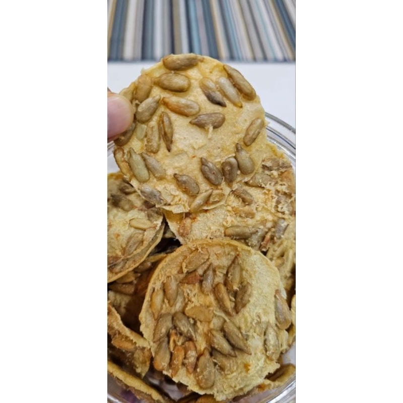 Rempeyek kuaci saiz mini (edisi raya 2025) | Shopee Malaysia