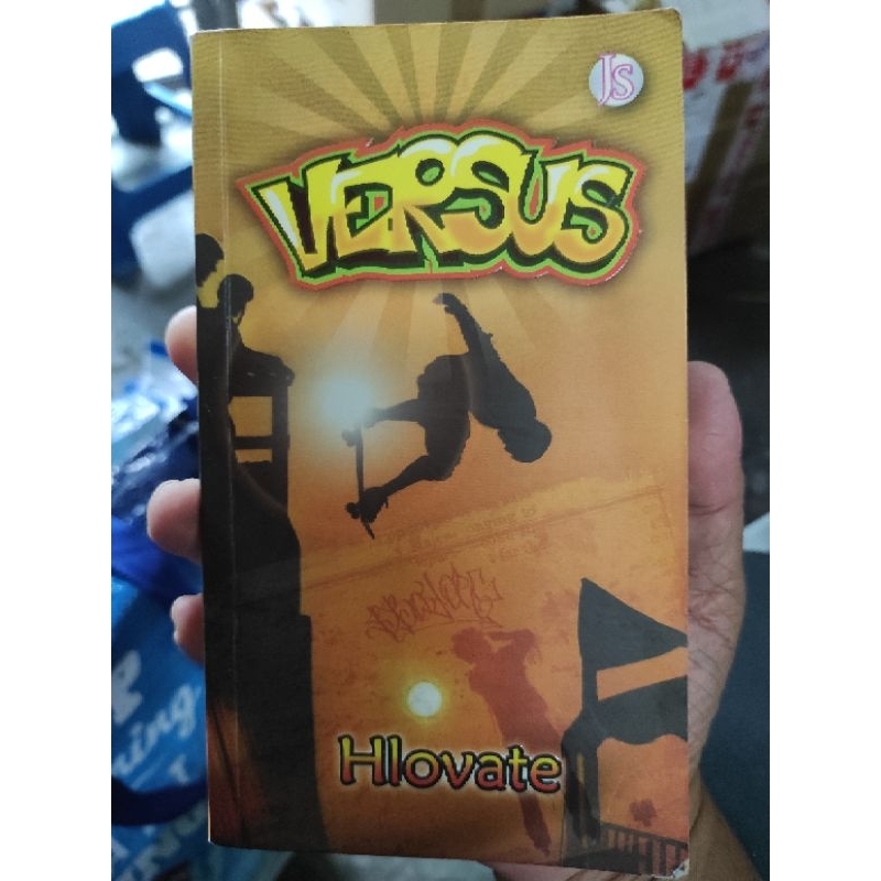 novel VERSUS oleh HLOVATE terpakai kondisi rujuk gambar Ada bintik ...