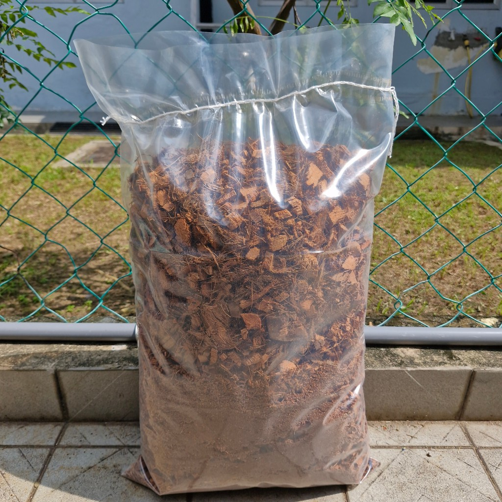 Coco Chip 20L Repack Sabut Kelapa Cincang Coconut Husk Chips Soil Tanah Medium Serap Air Akar ...