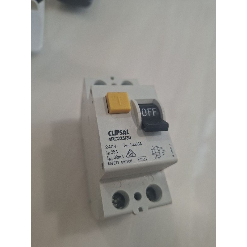 CLIPSAL 2 Pole RCCB/ELCB 25Amp 30mA | Shopee Malaysia