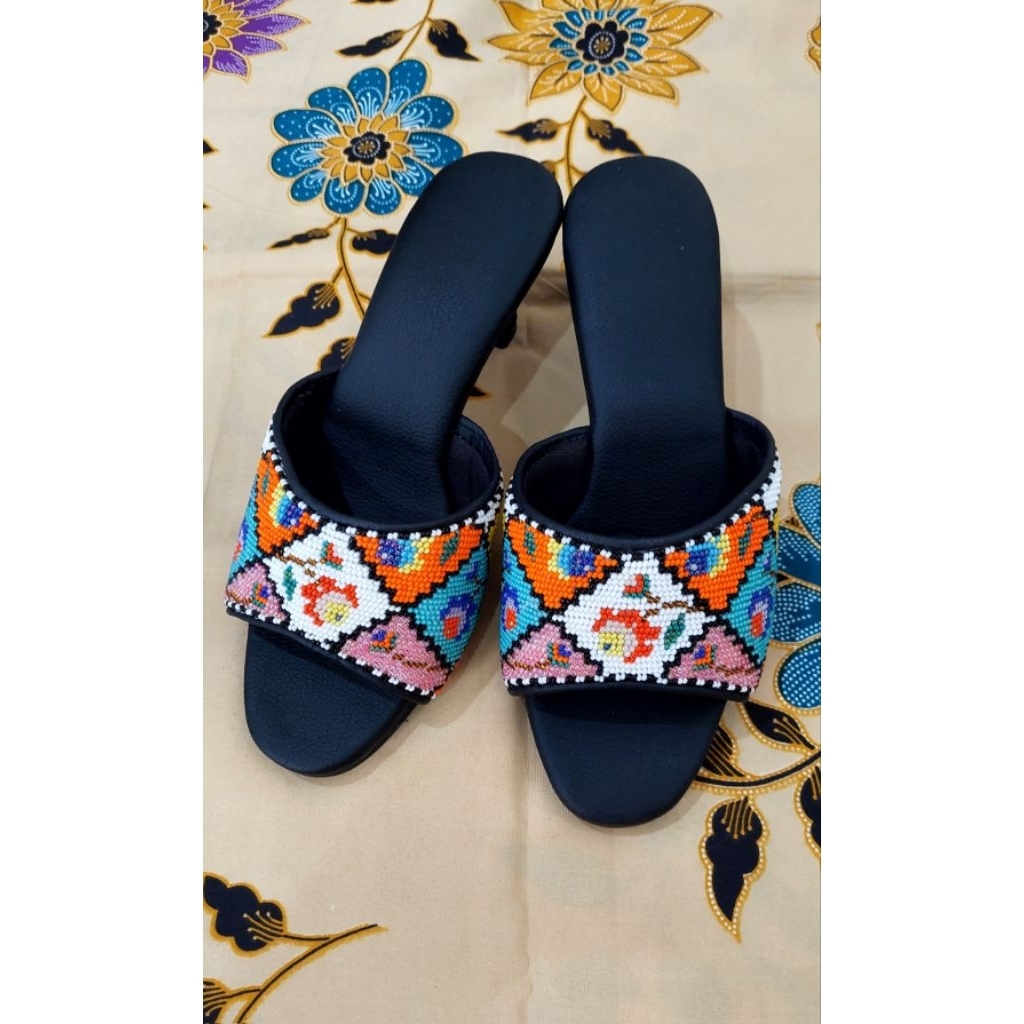 Nyonya Beaded Shoes/Kasut Manik Nyonya Traditional 100% Hand Made ...