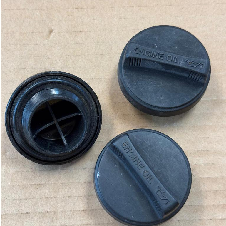 TOYOTA ESTIMA ACR50 ACR55 ACR30 / HARRIER ACU30 ENGINE OIL CAP / MINYAK ...