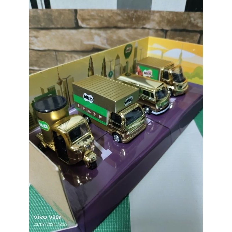 MILOVAN GOLD EDISI TERHAD ( defect kotak kemek) LAST 1 KOTAK SHJ ...