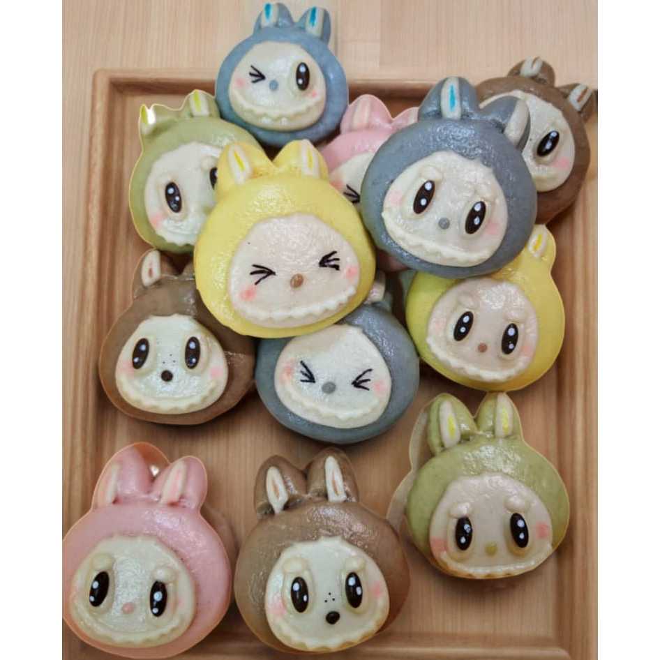 Labubu small monster lisa favourite cartoon bun 全新blackpink lisa 带红的 卡通 ...