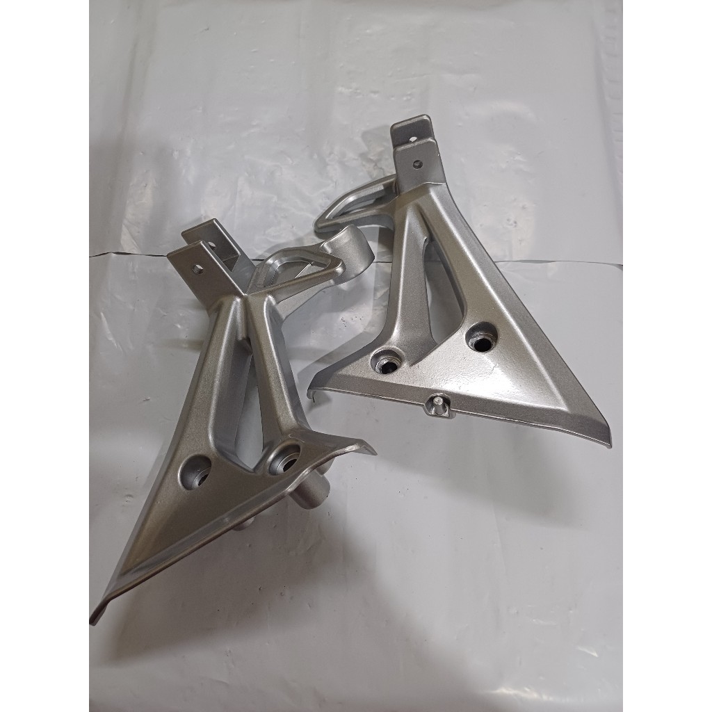 DASH125 FI REAR FOOTREST BRACKET SET | Shopee Malaysia