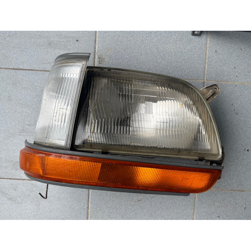 Headlamp, corner lamp & bumper lamp (RH), toyota hiace LH113. Original japan | Shopee Malaysia