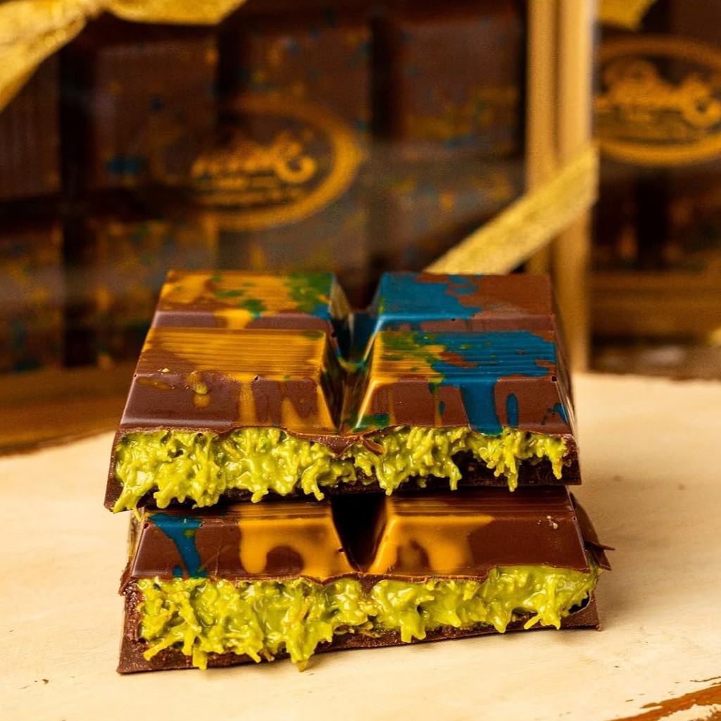 Viral Dubai Chocolate Kunafa Pistachio Chocolate Bar / Trending in ...